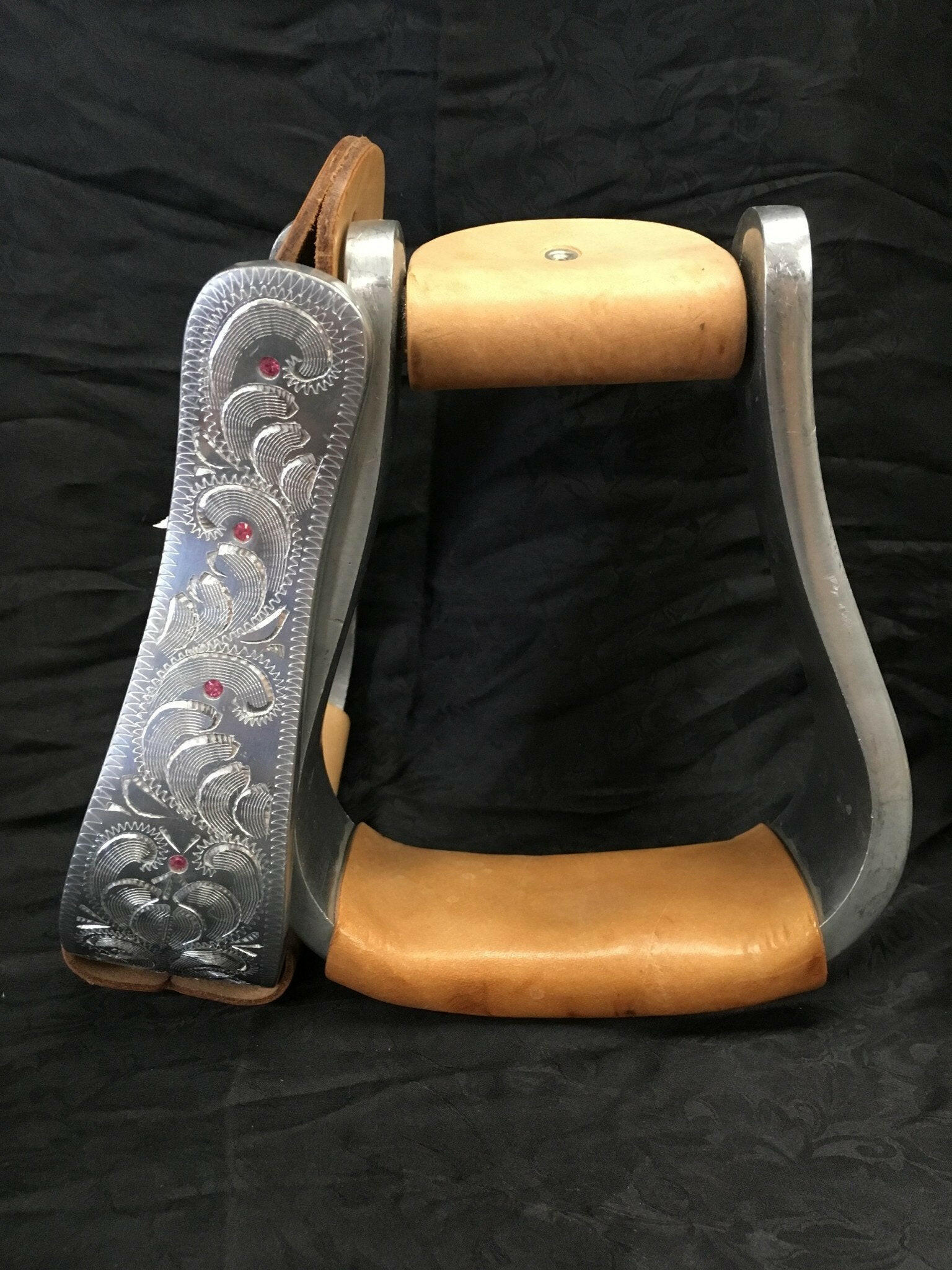 Metalab Engaved Aluminum w/ Pink Gem Stirrups | Corral Western Wear